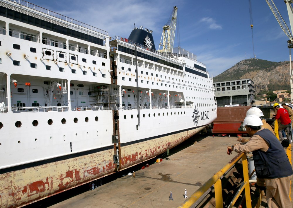 MSC Armonia Cut In Two! – MSC Cruises Renaissance Project – CruiseMiss.com